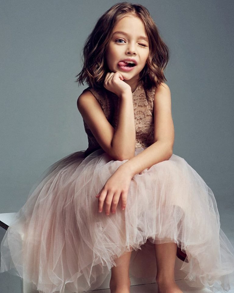 Super-Kindermodel Anna Pavaga zu Gast auf der Fashion-Show in München ...